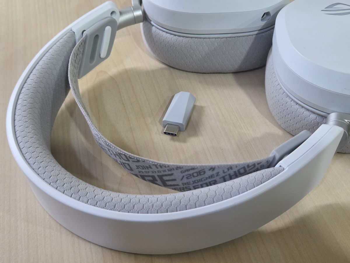 ASUS ROG Pelta Wireless Gaming Headset Review: A lightweight champion ...
