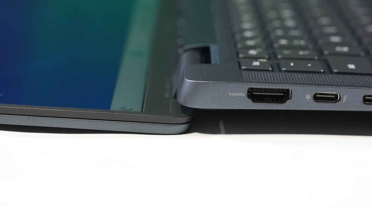 Dell Latitude 7350 Ultralight Review: Lightweight, Premium and Robust ...