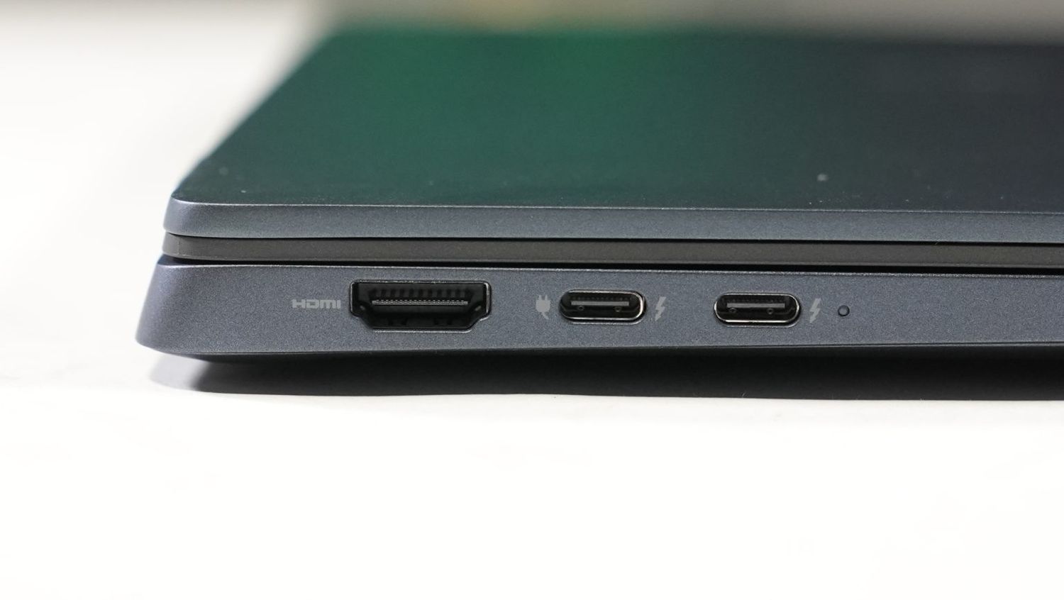 Dell Latitude 7350 Ultralight Review: Lightweight, Premium and Robust ...