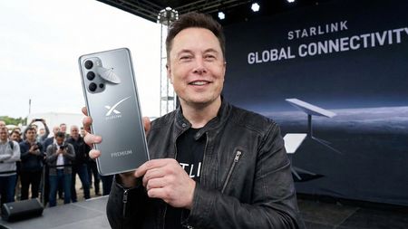 Which smartphone does the world’s richest man, Elon Musk use? Here is ...