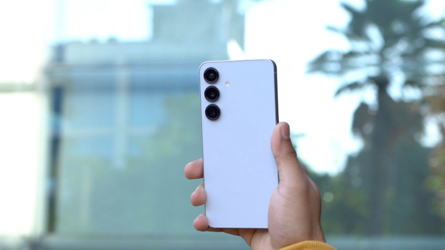 Samsung Galaxy S25 Review: Same old, but OneUI 7 is special