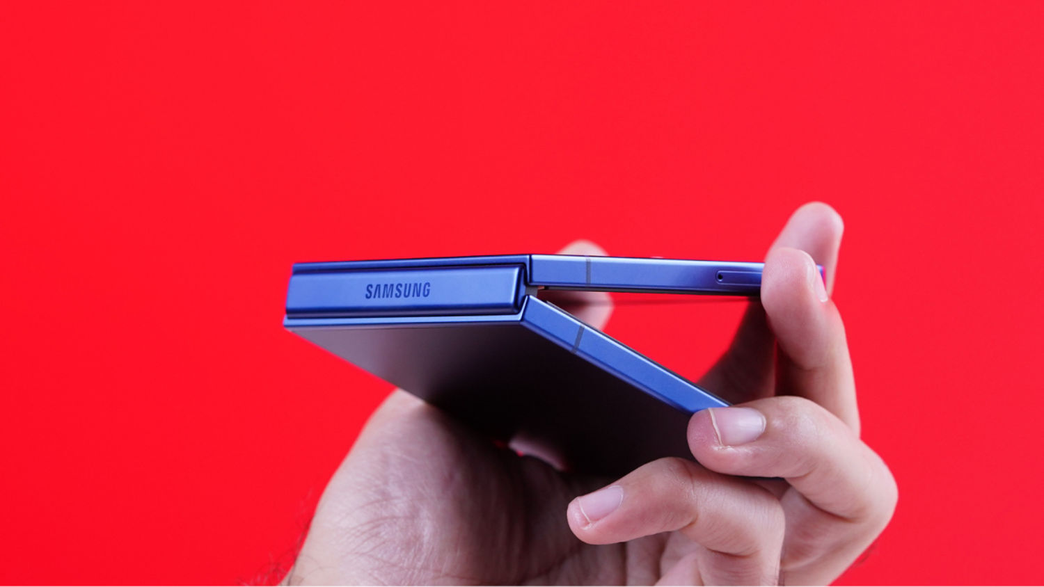 Samsung Galaxy Z Flip 7 Review: A vibe packed in a clamshell foldable!