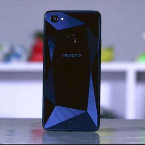 A closer look at the OPPO F7 Diamond Black edition (6GB+128GB) | Digit